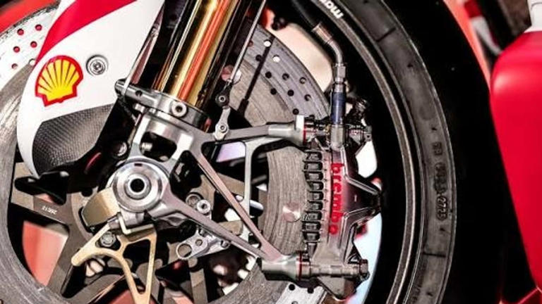 Brembo Hyction carbon ceramic discs come to motorcycle racing. Road ...