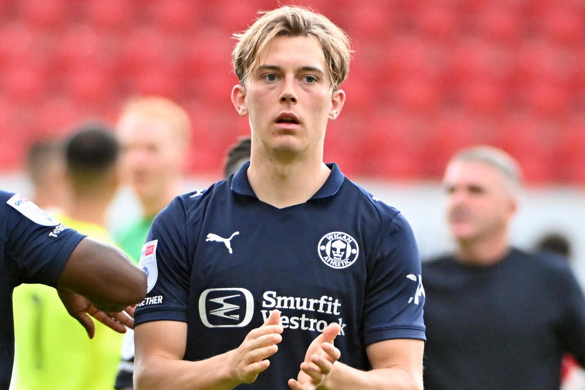 Hibs target second summer signing as midfielder arrives on radar ...