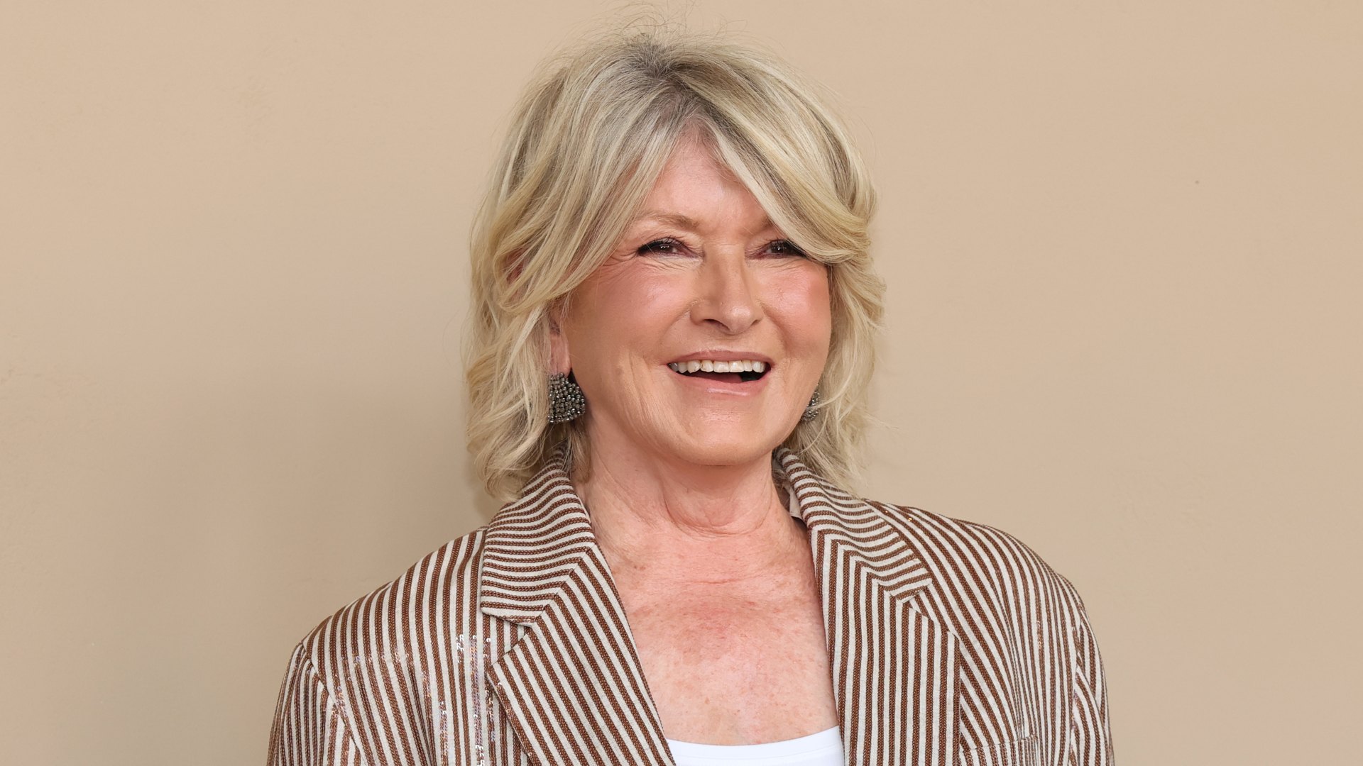Martha Stewart's comfy, rich-looking lounge set is our dream travel outfit