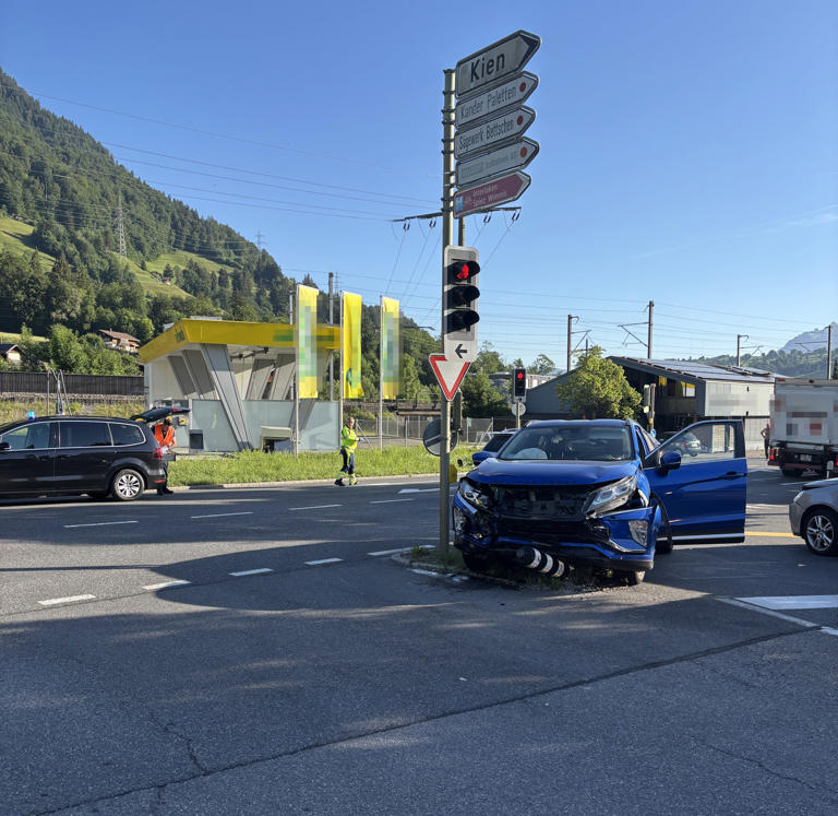 Drei Autos krachen im Kandertal zusammen – drei Personen leicht verletzt