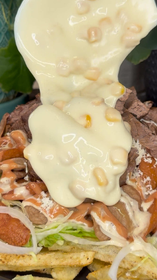 Mayonesa casera con salchipapa fácil y deliciosa