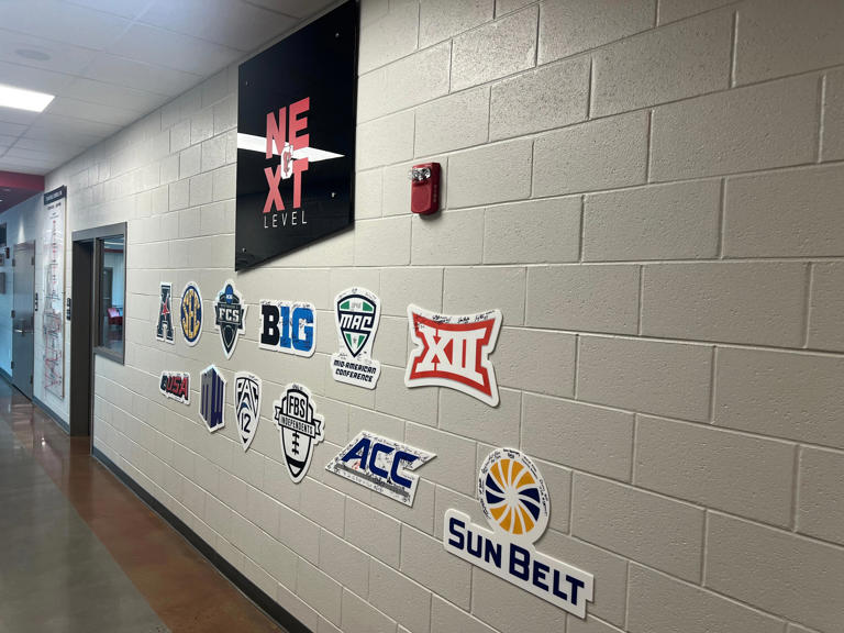 Alabama built recruiting pipeline to Gainesville with a Red Elephant ...