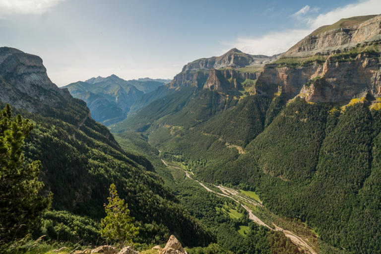 British paraglider dies after getting tangled in power lines