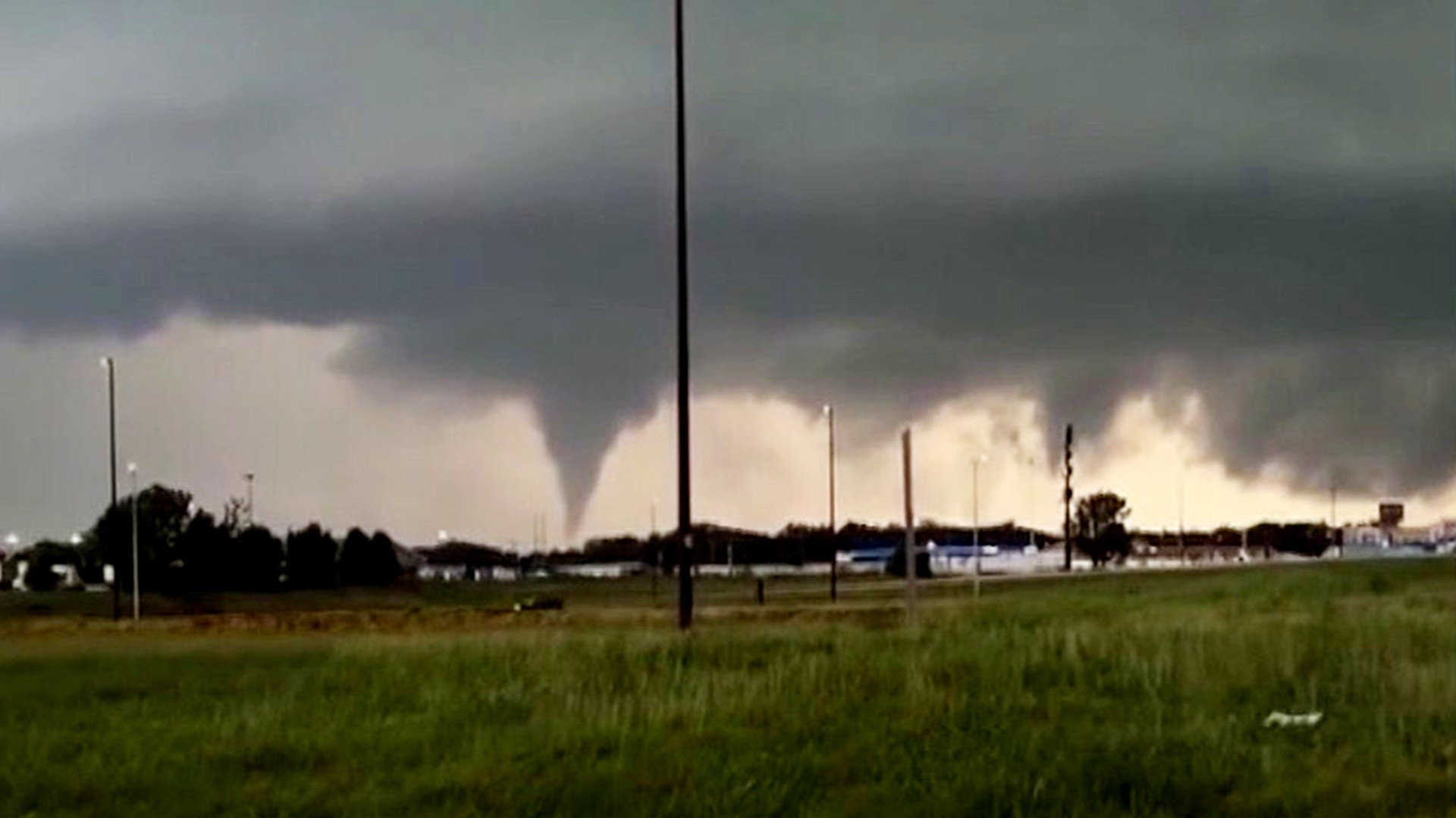 String of tornadoes from Wisconsin to Alabama knock out power
