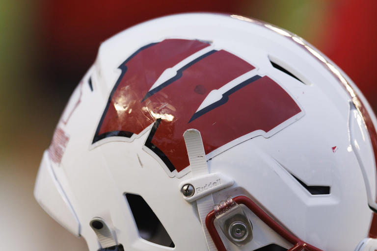 Wisconsin football recruiting ranking after flipping prized three-star