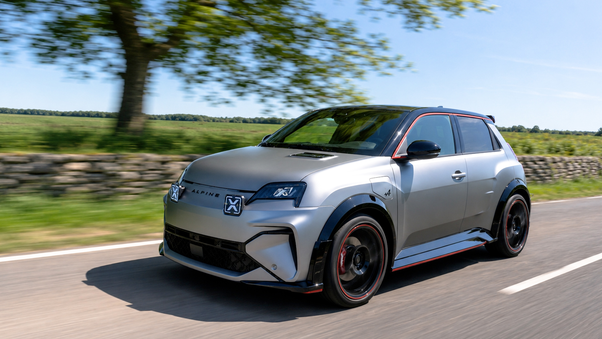 How far can the Alpine A290 go on a single charge?
