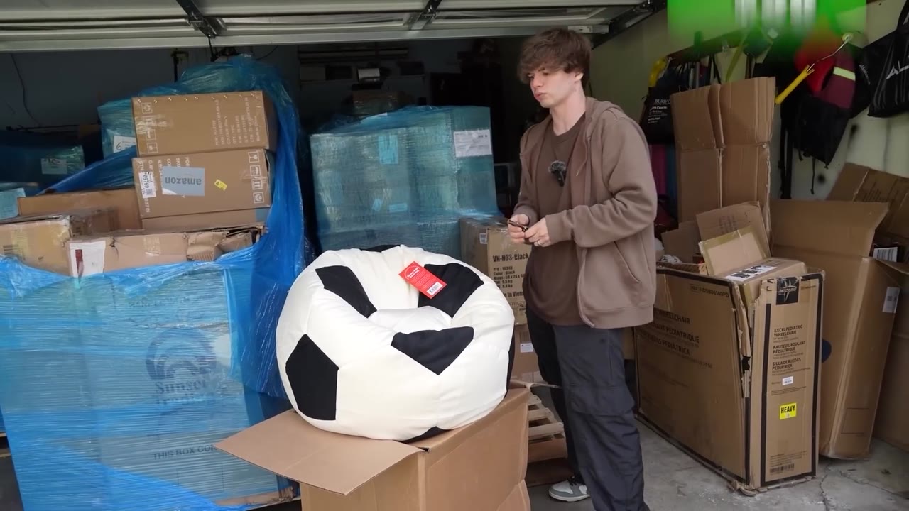 $4,000 worth of mystery items - What lies inside two Amazon pallets?