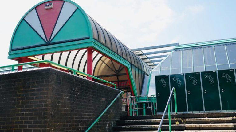 Hull leisure centre to remain shut until next year