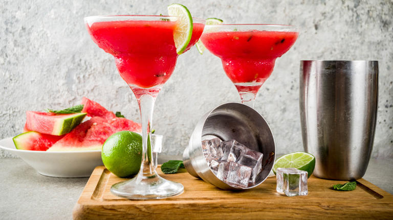 15 easy 2-ingredient vodka drinks you'll enjoy all summer