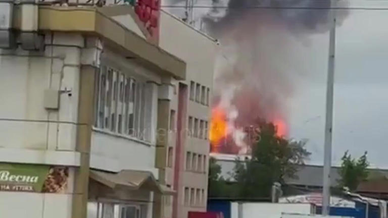 Video: Ukrainian drone hits Russian refinery, blows tank lid off