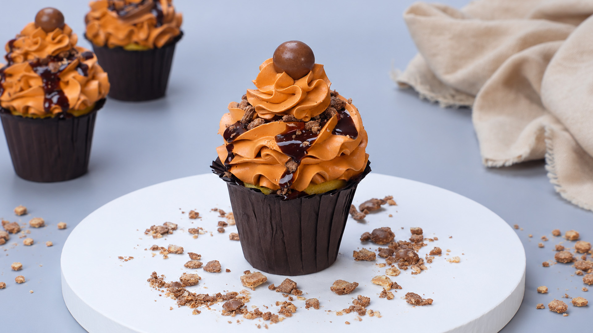 Simple and beautiful chocolate cake designs