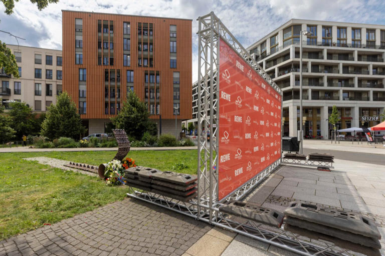 Blick auf Panzerkette versperrt: Werbe-Ärger am Rande des REWE-Laufs