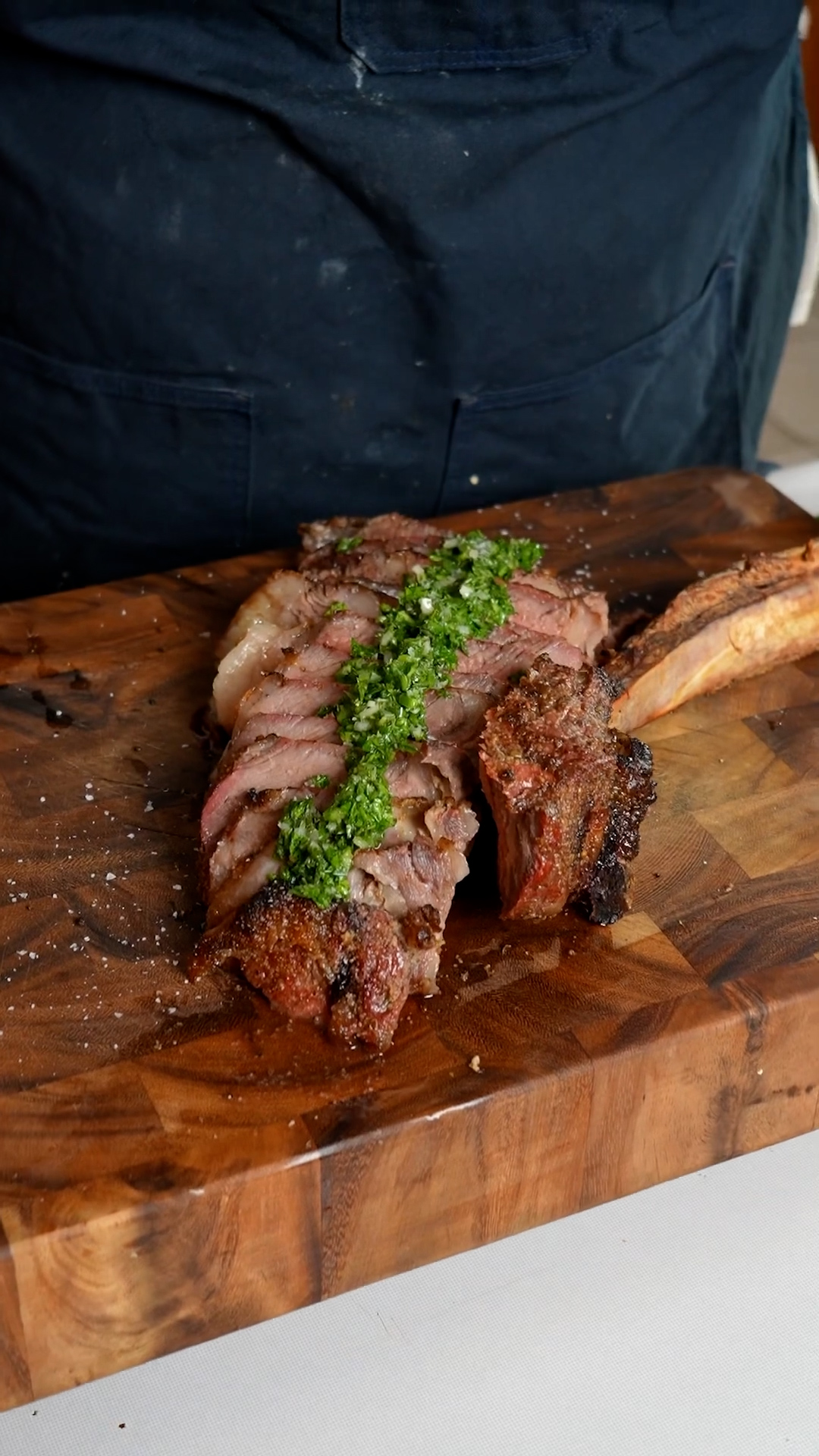 Smoking tomahawk for perfect steak