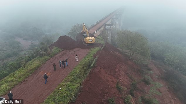 'Skeleton Bridge' to be demolished after student's bungee death