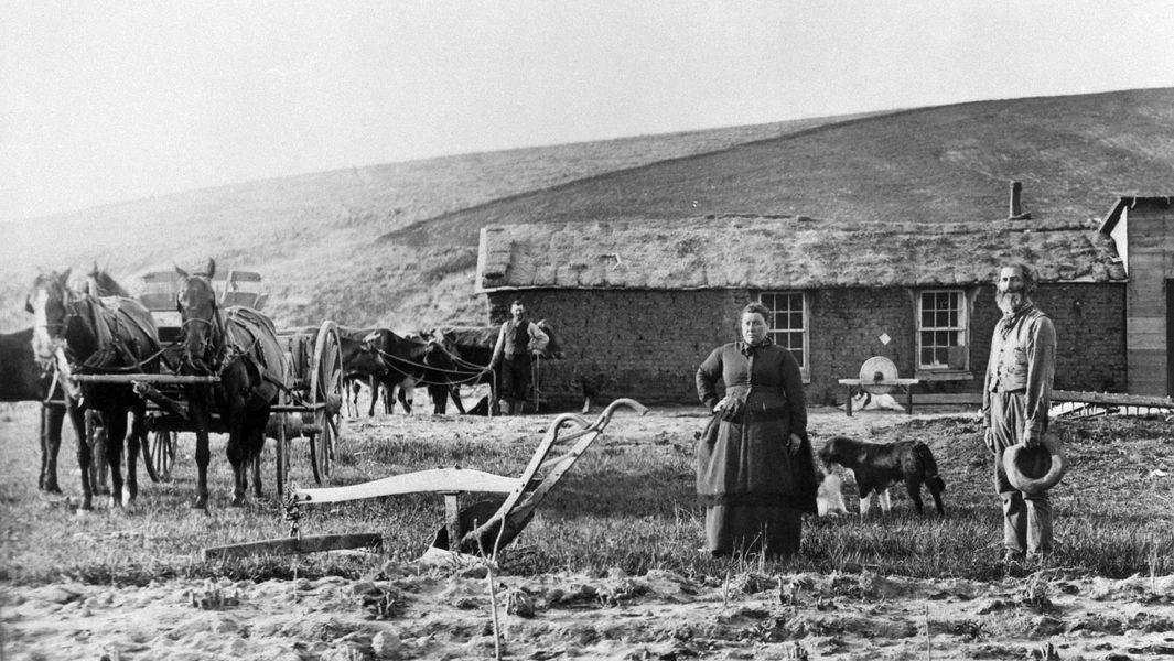Life, hardship, and cooperation on the Oregon Trail
