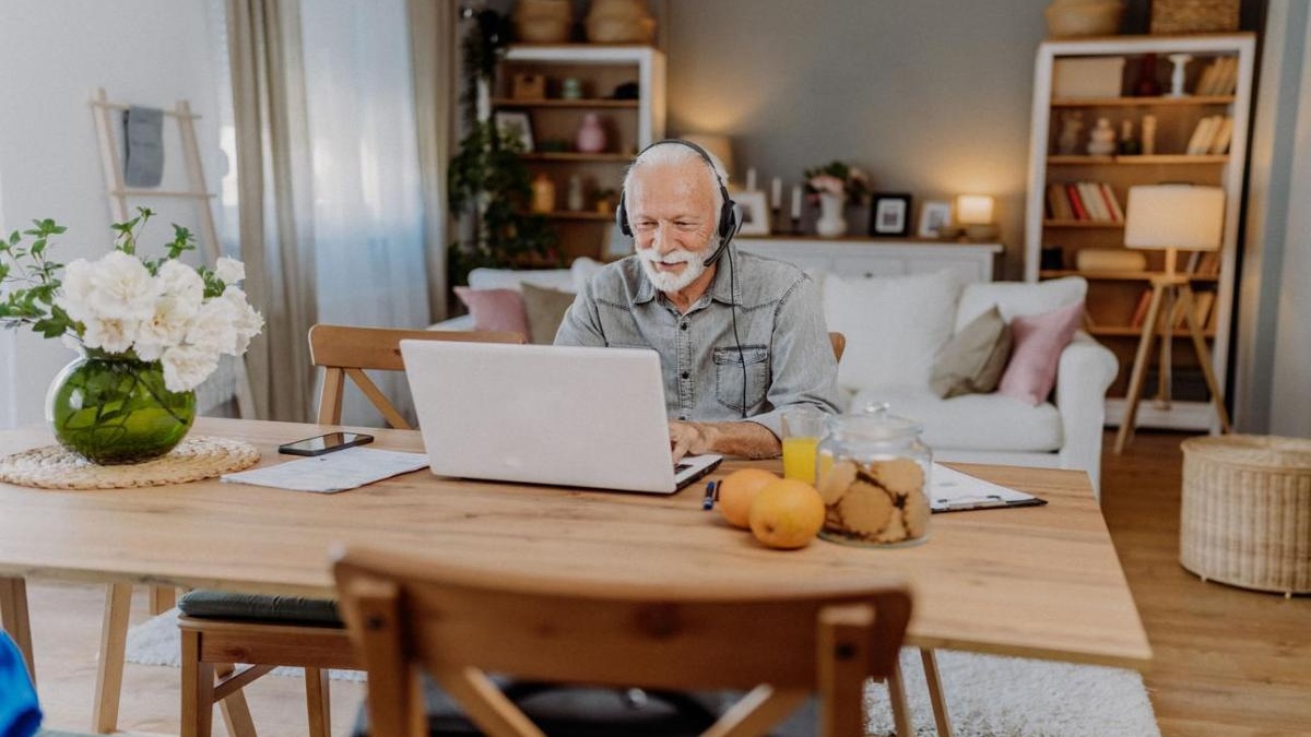 10 retirement jobs that keep seniors active, social, and earning extra ...
