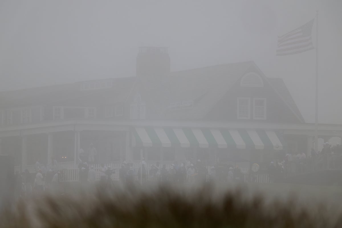 Thick fog halts US Open first round as high winds loom