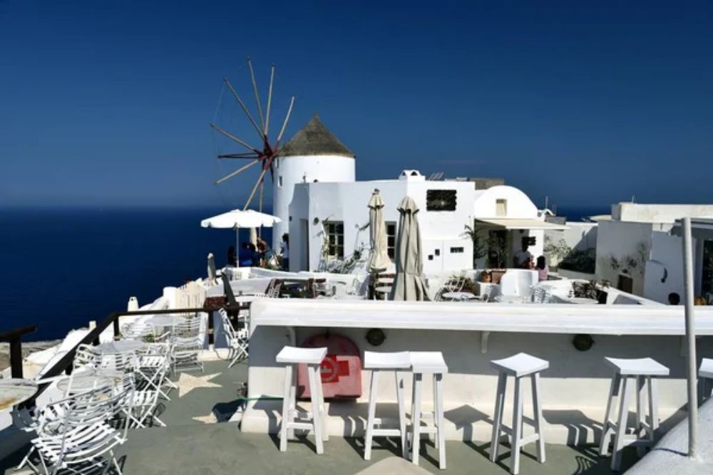 17 cliff-edge restaurants with epic views