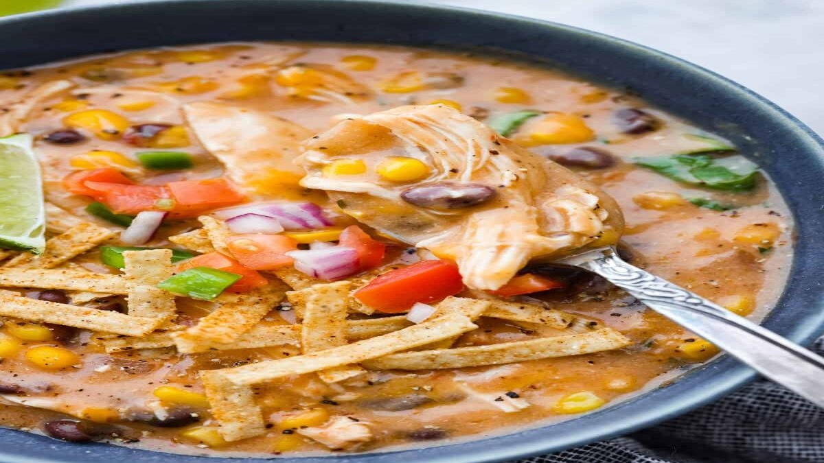 This chicken fajita soup turns bold Tex-Mex flavor into the ultimate ...