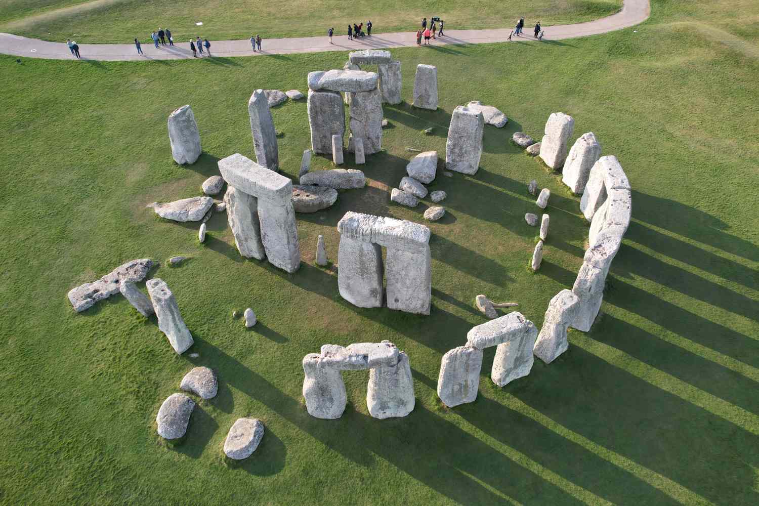 Stonehenge archaeologists discover older version of prehistoric ...