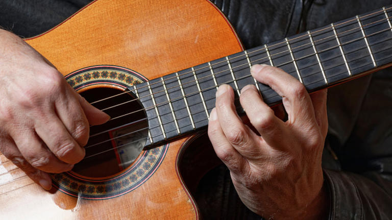 What is the lifespan of guitar strings?