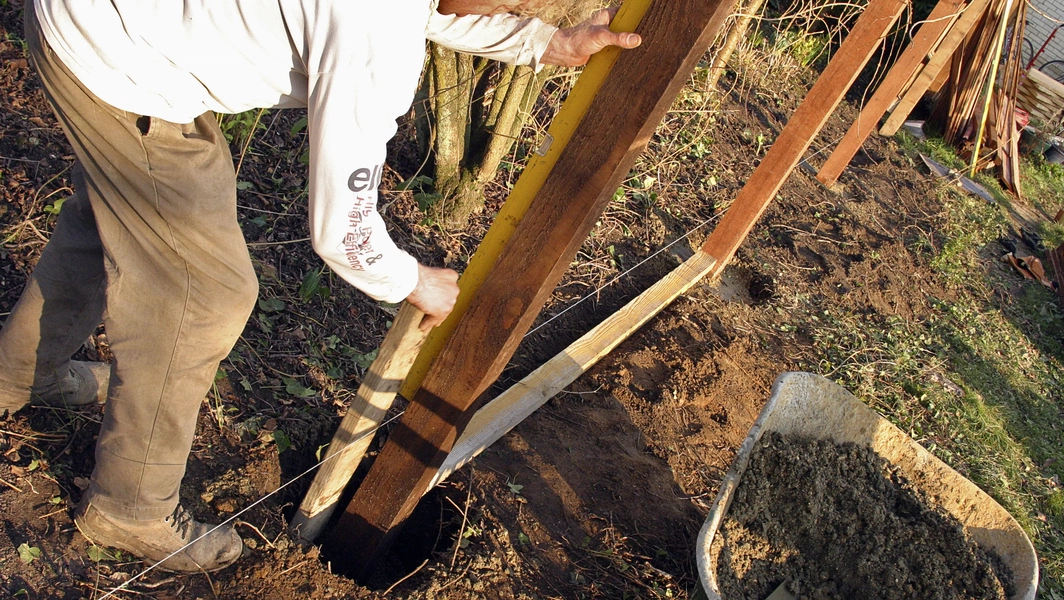 5 Affordable DIY Garden Fence and Privacy Ideas