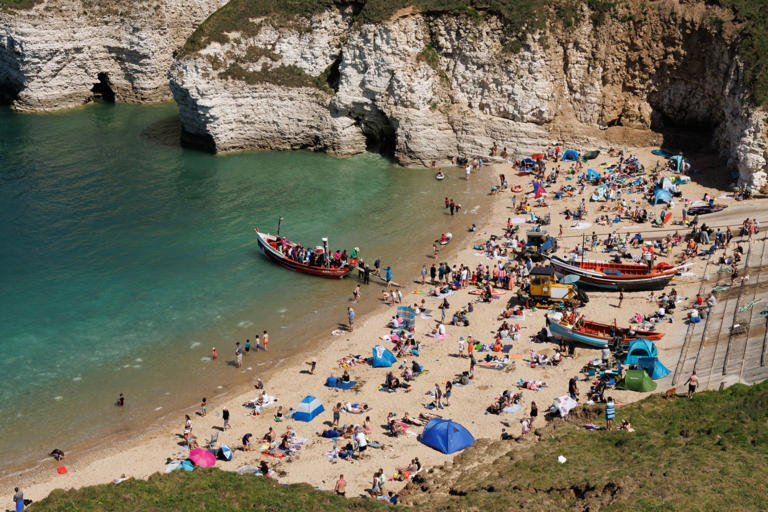 UK temperatures to reach 37C with extreme heat warning issued