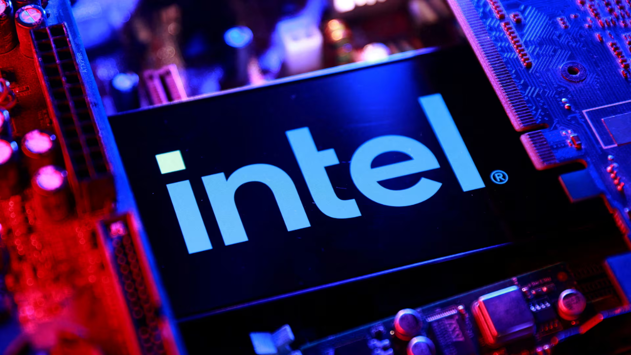 Intel surges 7% after Trump says Apple will partner on US chip design