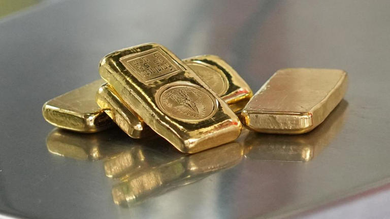 Gold and silver futures fall as Fed indicates future hikes