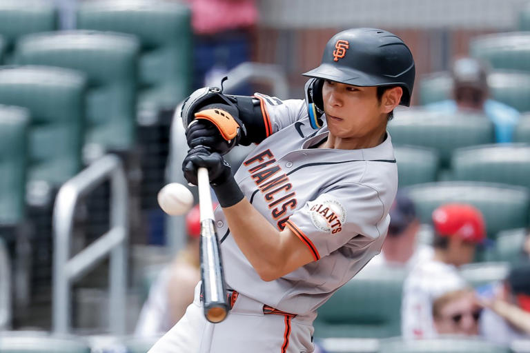 Giants’ Jung Hoo Lee explains strange on-deck routine — and why it didn ...