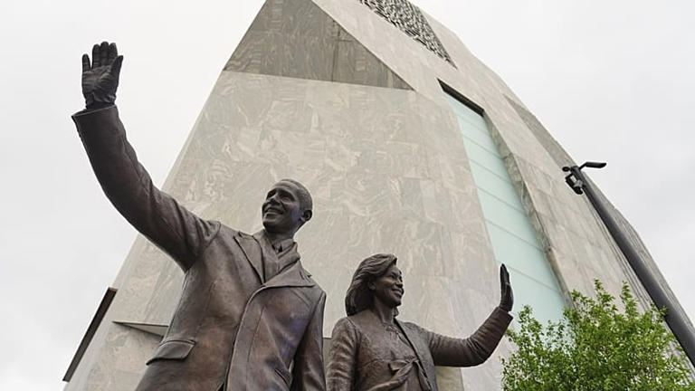 Bruce Springsteen, Stevie Wonder and Bono to attend Obama Centre's star ...