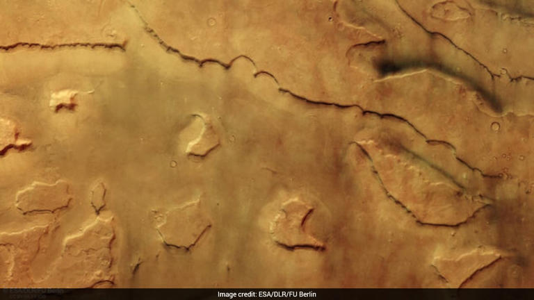 Mars orbiter captures active 'dust devils' swirling across red planet's ...