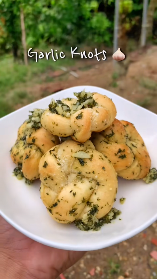 What makes these garlic knots so irresistible