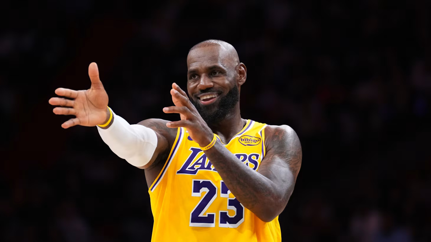 LeBron James 'likely' to stay with Lakers, bring old teammate