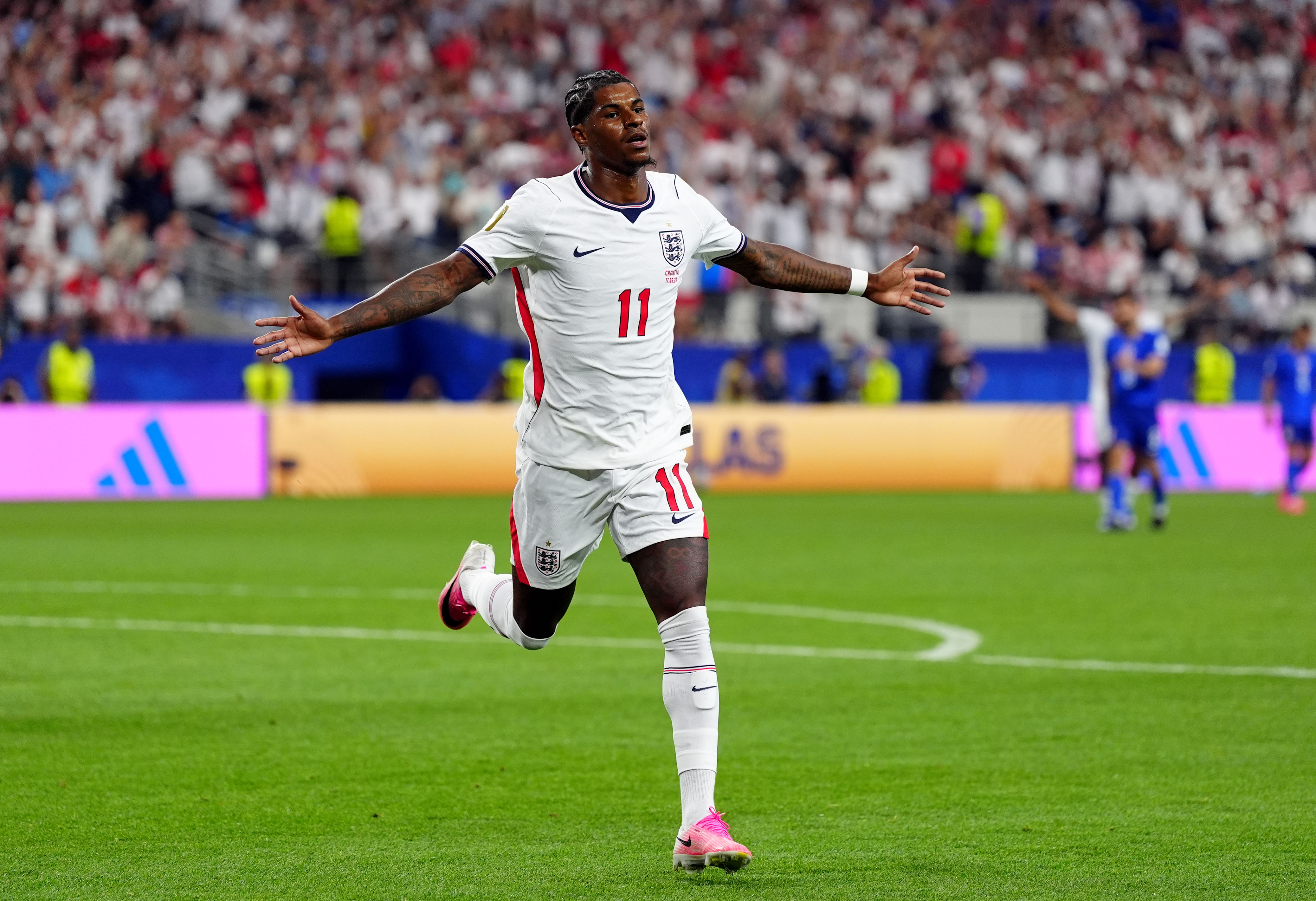 Transfer news live: Arsenal make Monga bid; Liverpool sign Munoz