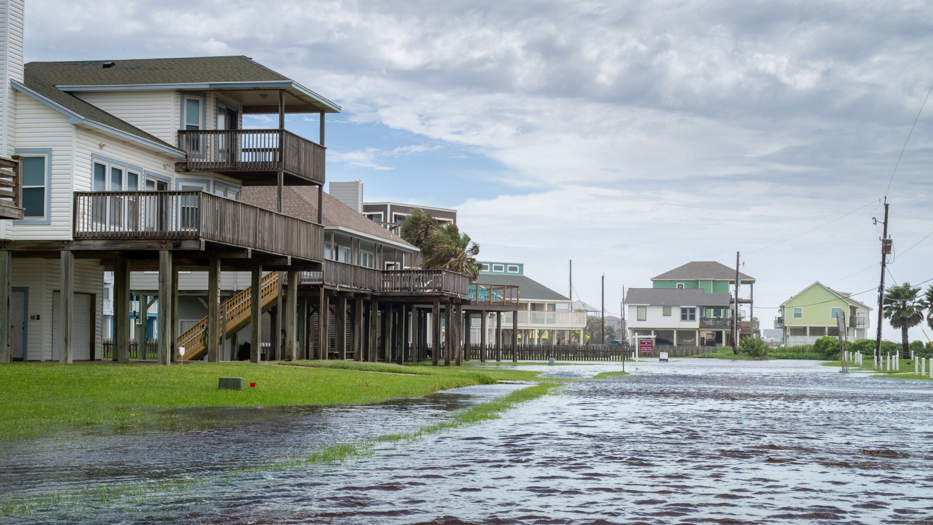 Arthur weakens but still threatens flooding from Louisiana to Alabama