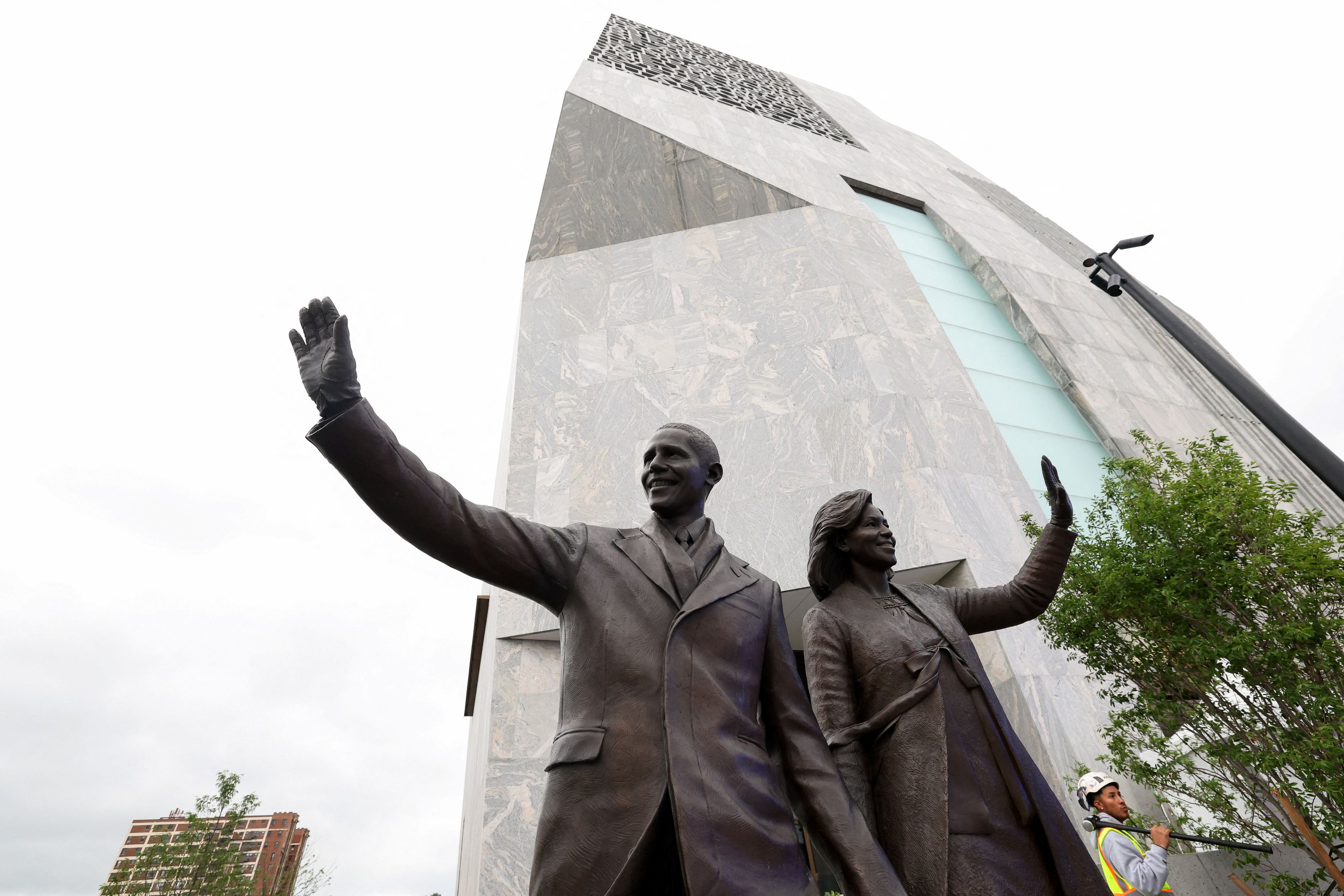 Star-studded crowd gathers to celebrate Obama's new center in Chicago