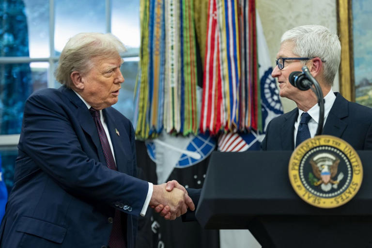 Trump says Apple, Intel partnering on US.-made computer chips