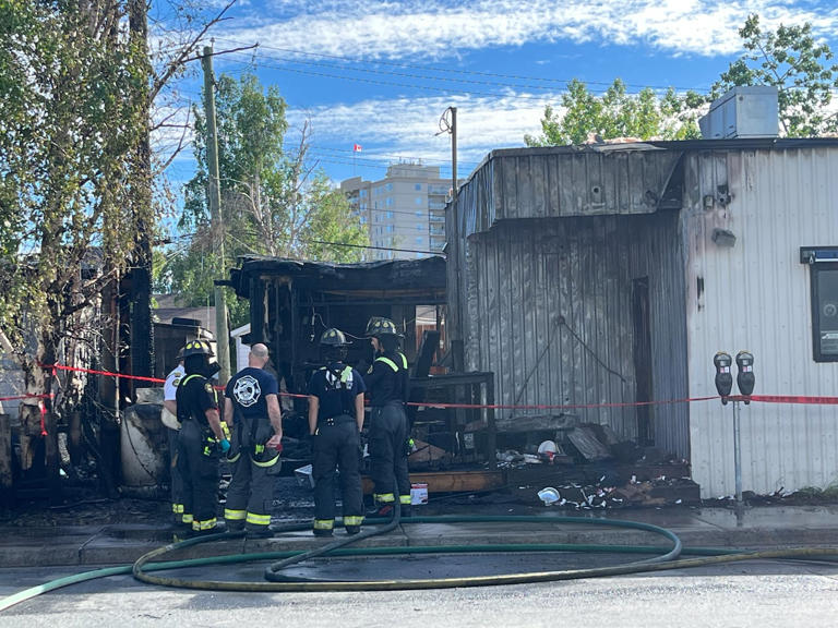 Fire damages Yellowknife's wood fired pizzeria, home next door