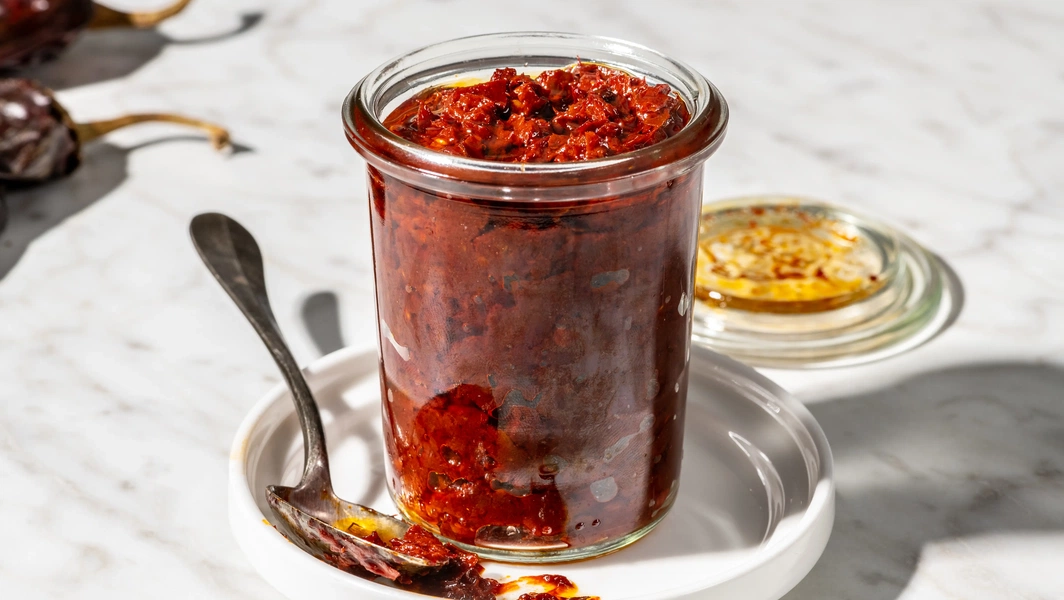 12 unique sauces and toppings for salmon