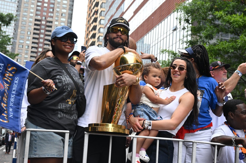 Jalen Brunson lifts Larry O’Brien trophy alongside wife, daughter at ...