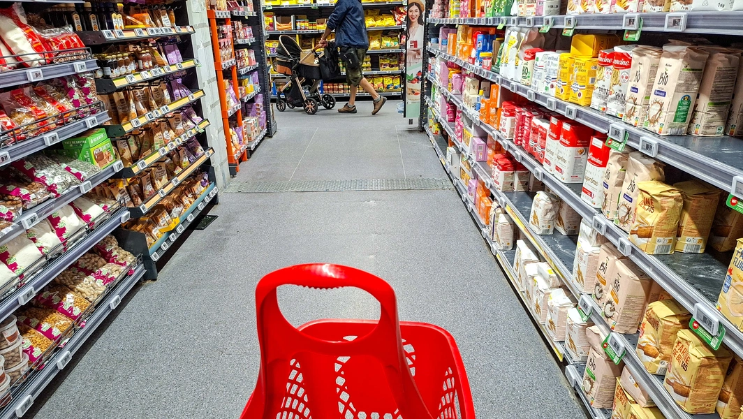 21 grocery shopping habits that waste money