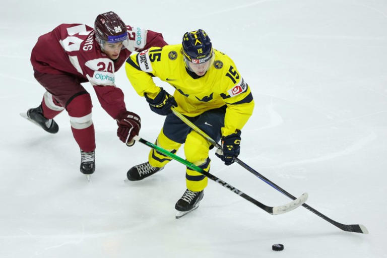 Blackhawks considering massive NHL draft trade to appease Connor Bedard