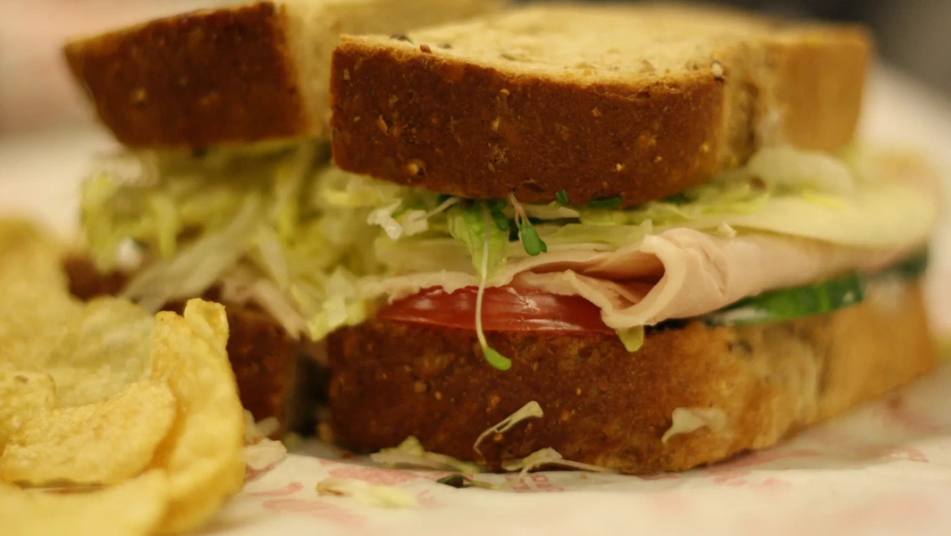 8 sandwich toppings to use and avoid
