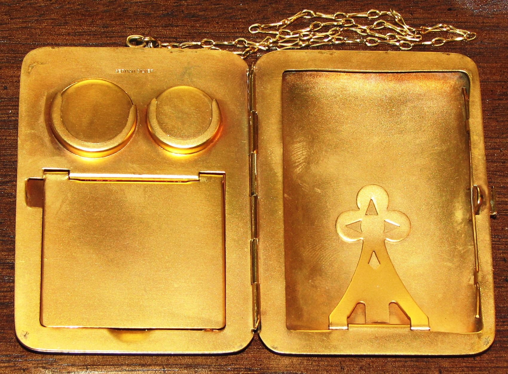 26 vintage coin purses and change holders with surprising value
