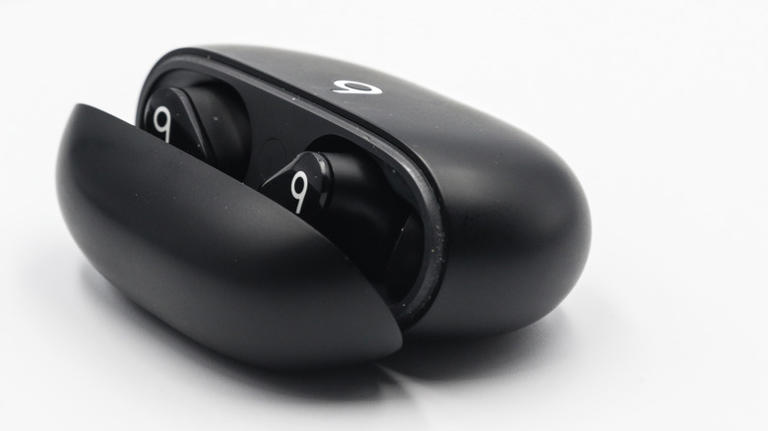 Apple just updated the Beats Studio Buds to fix a major Bluetooth ...