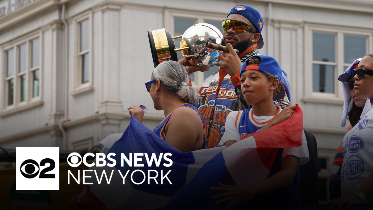 Ultimate Knicks party during championship parade with fans, players and ...