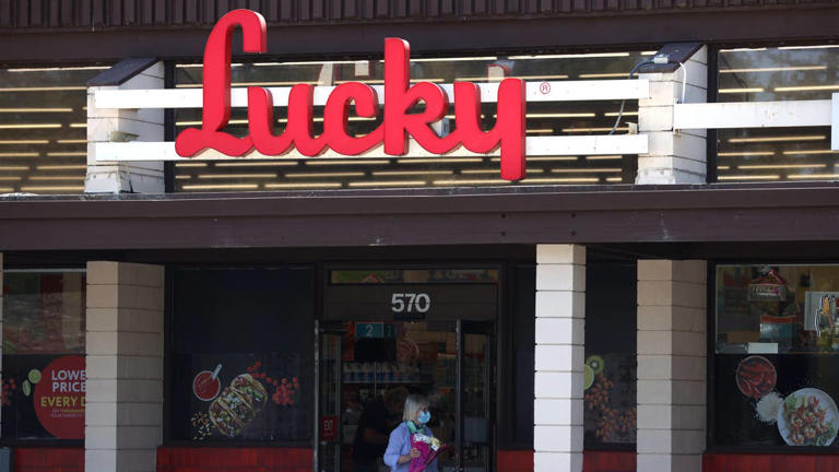 Lucky supermarket chain announces longtime store closures