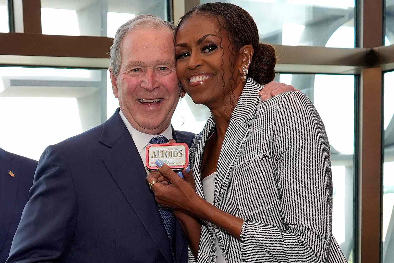 George W Bush and Michelle Obama recreate iconic Altoids moment at ...