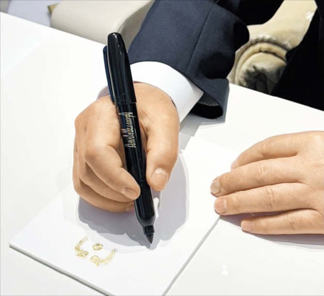 President Lee receives Trump's golf proposal